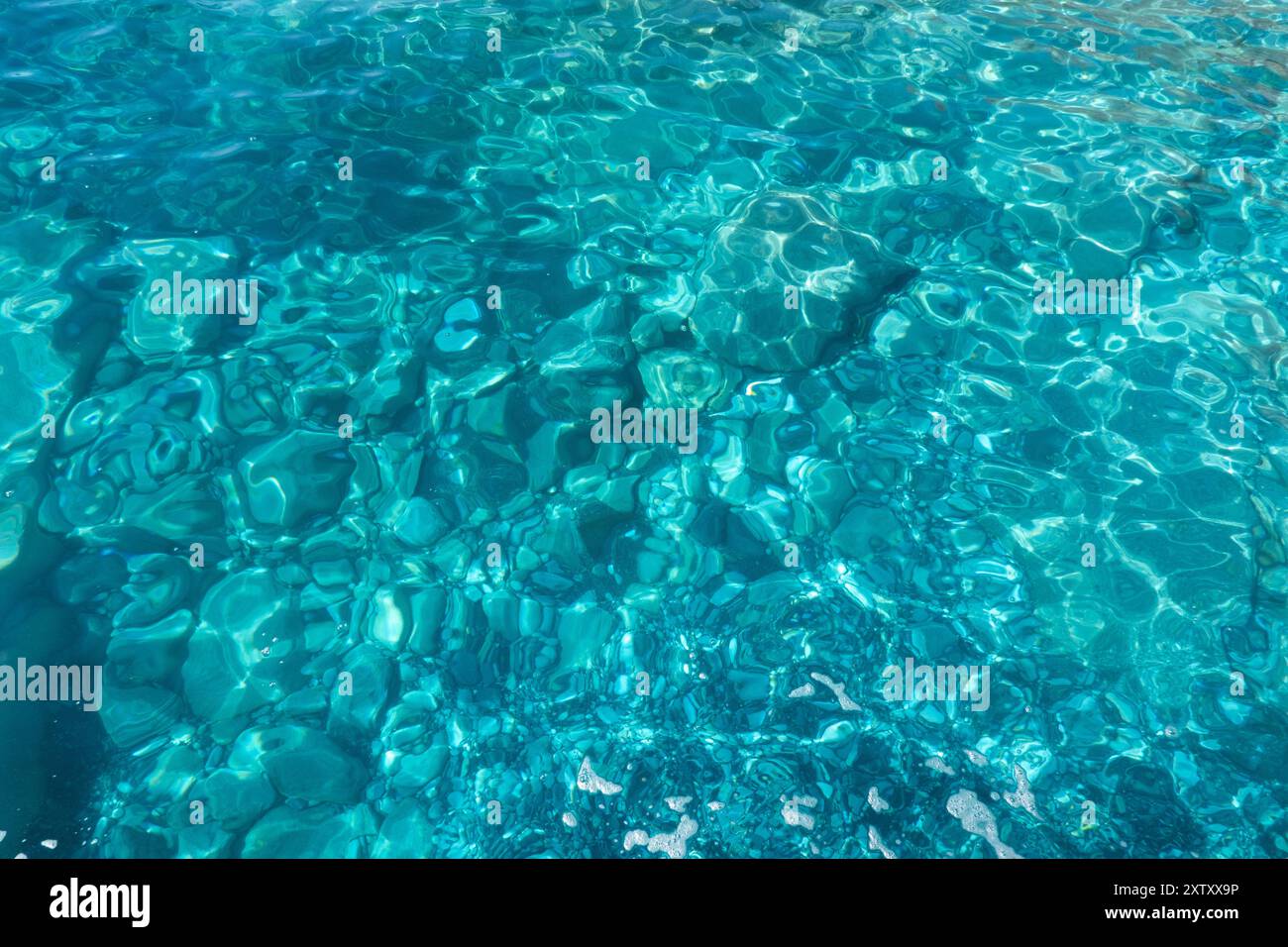 Transparent sea water rocky bottom hi-res stock photography and images - Alamy