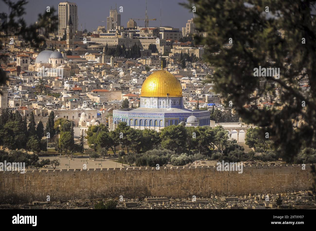 The dome of the Rock shines on the temple mount Stock Photo - Alamy