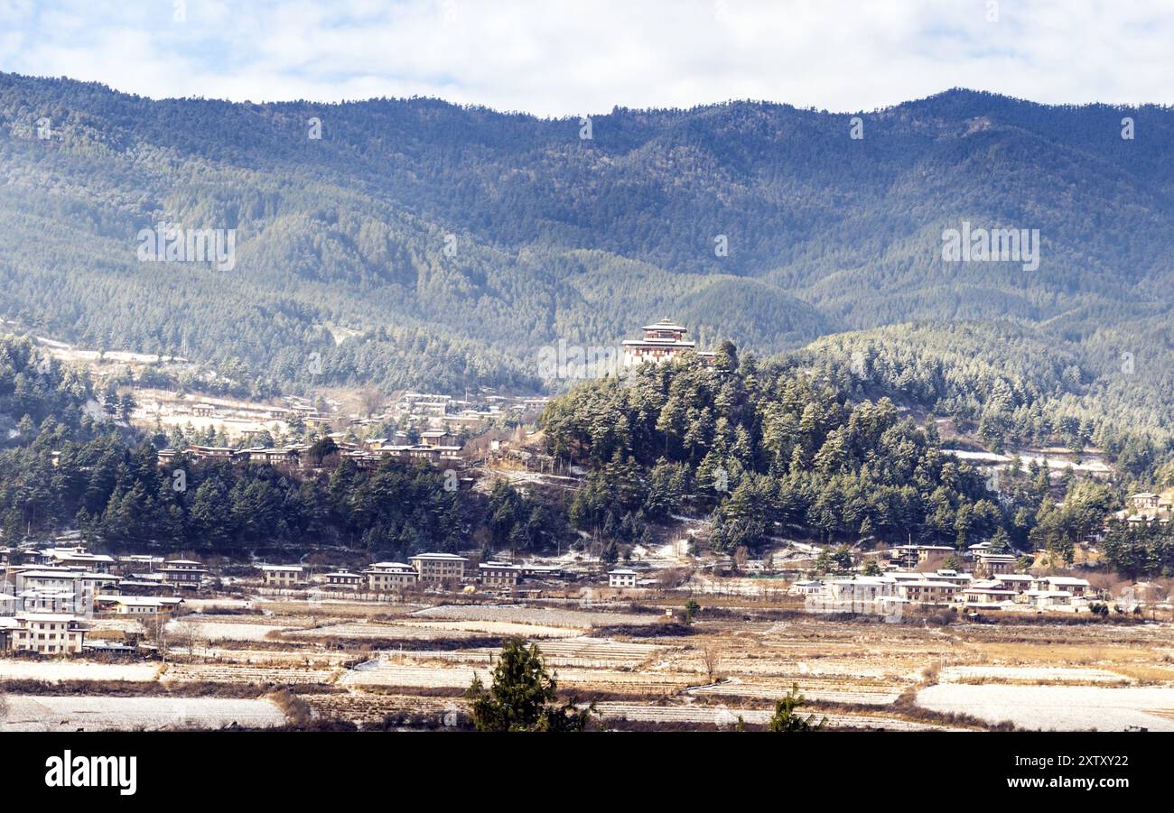 Bhutan himalaya snow hi-res stock photography and images - Alamy