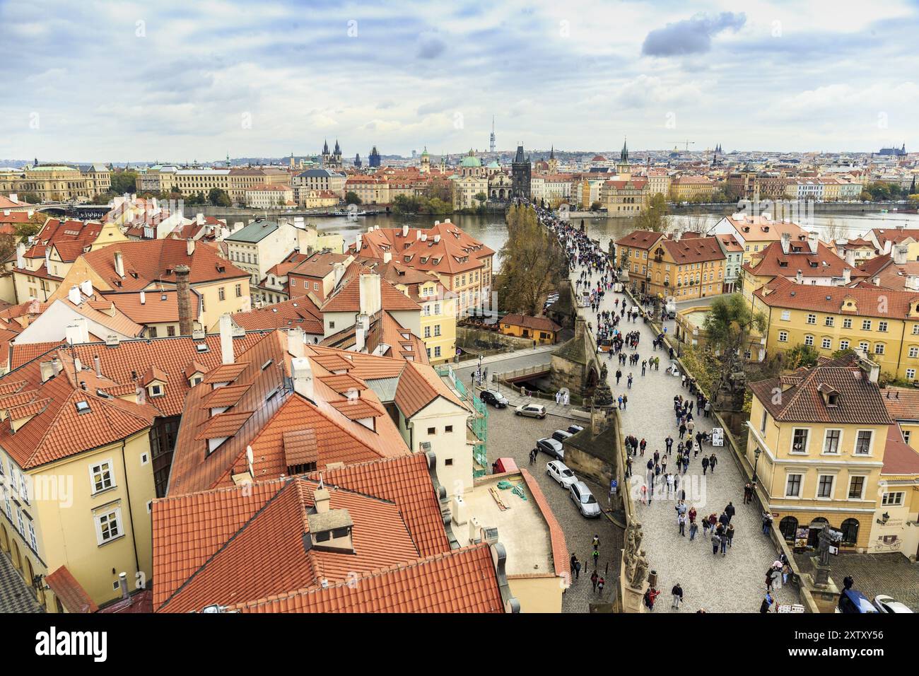 The famous medieval stone bridge crossing the river Vltva Stock Photo ...