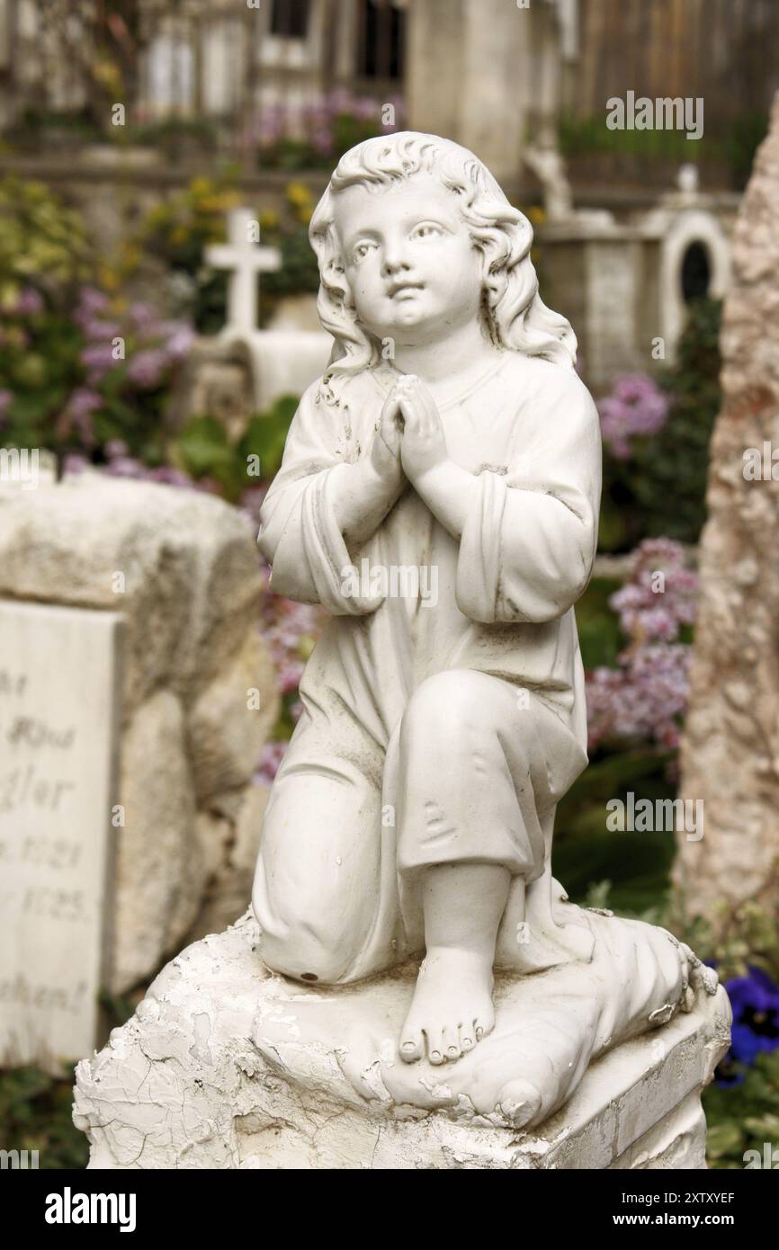 Marble little prayer statue in an old catholic cemetery Stock Photo - Alamy