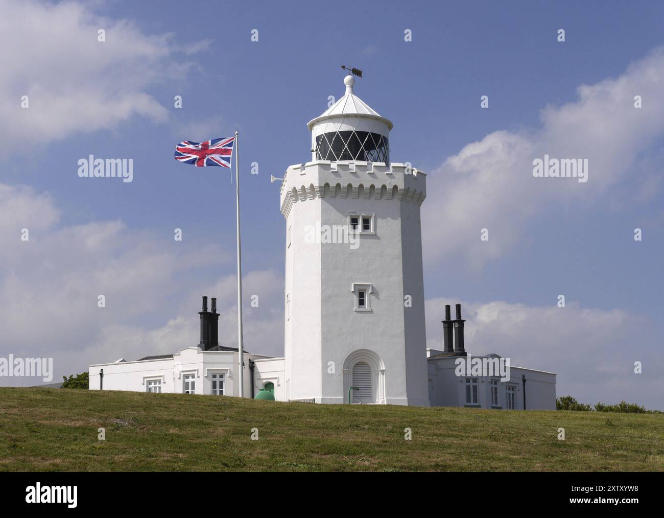 The South Foreland lighthouse above the famous chalk cliffs of Dover ...