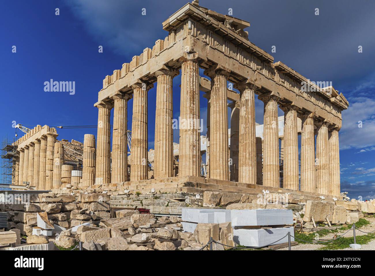 Parthenon temple with blue sky and no people Stock Photo - Alamy