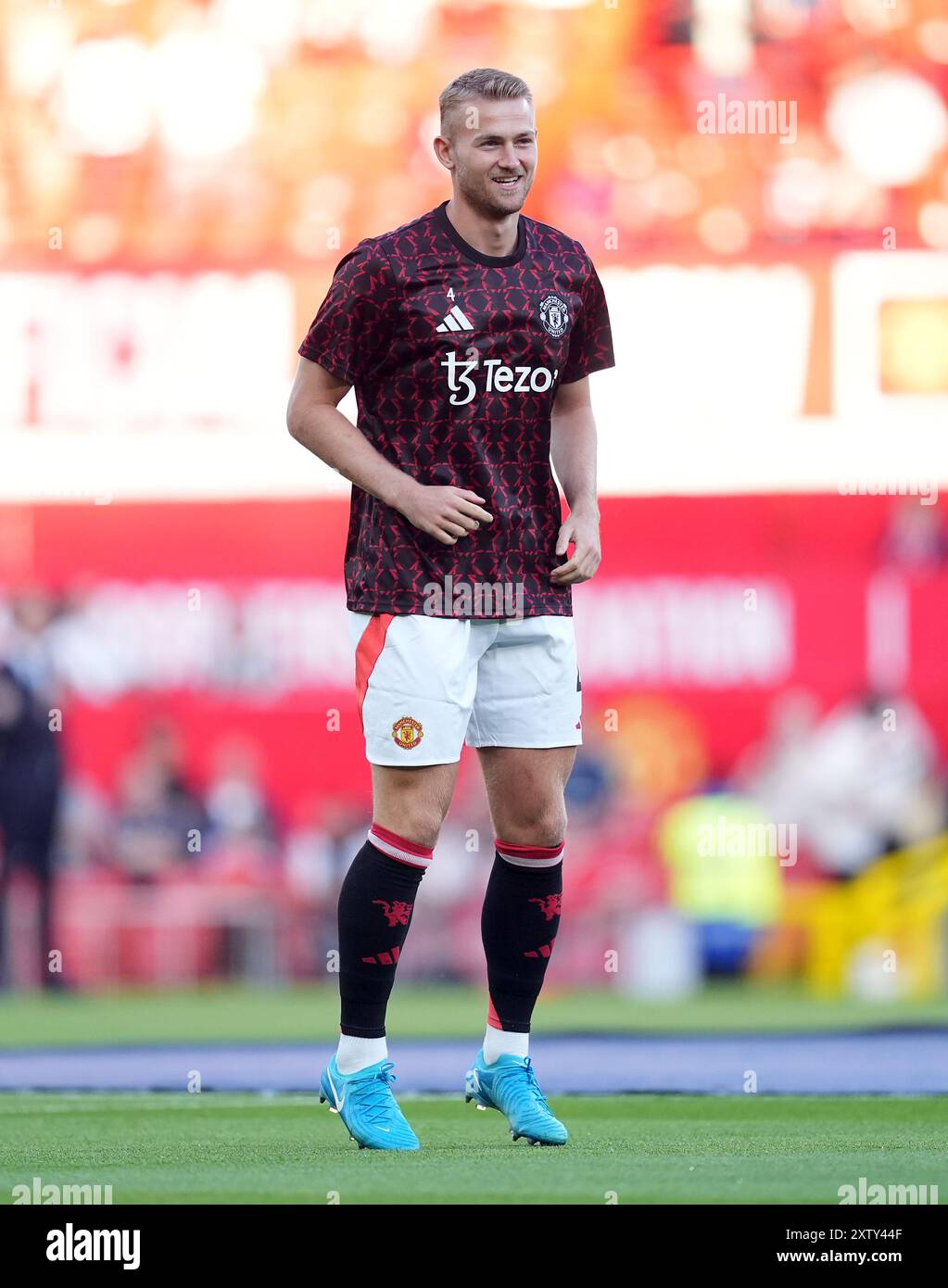 Manchester United's Matthijs de Ligt warms up before the Premier League ...