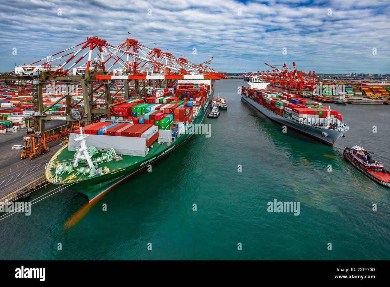 Loading Container Ships, Port of Elizabeth, Newark, New Jersey Stock ...
