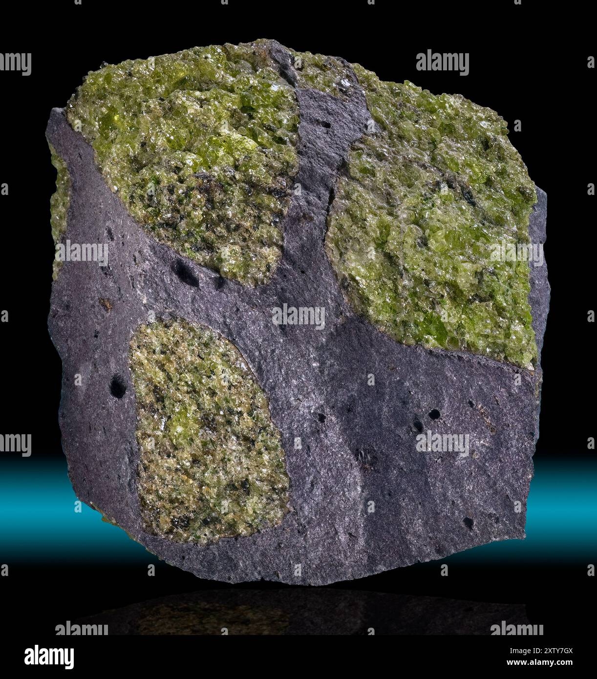 Olivine crystals hi-res stock photography and images - Alamy