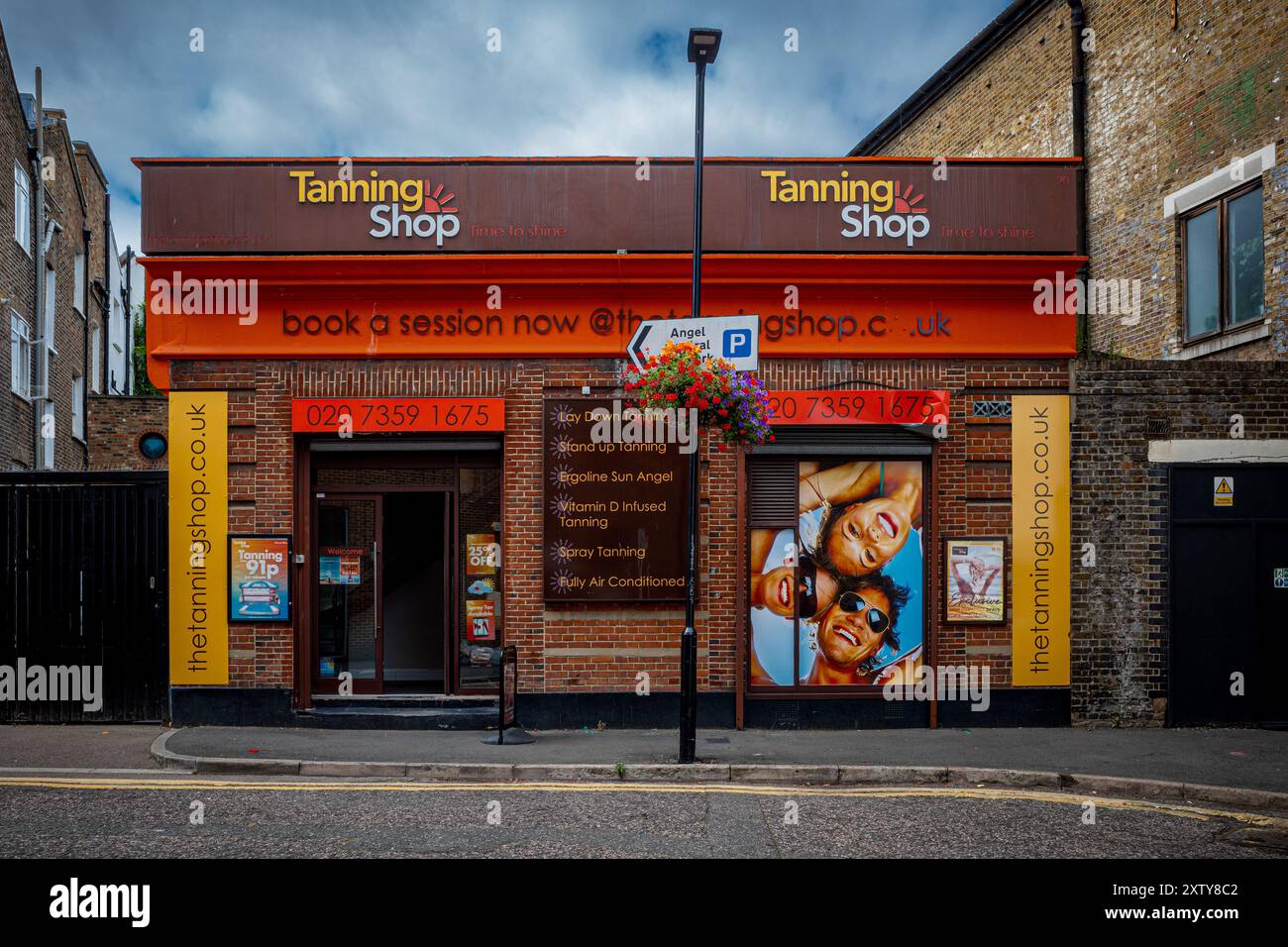 London tanning shop hi-res stock photography and images - Alamy