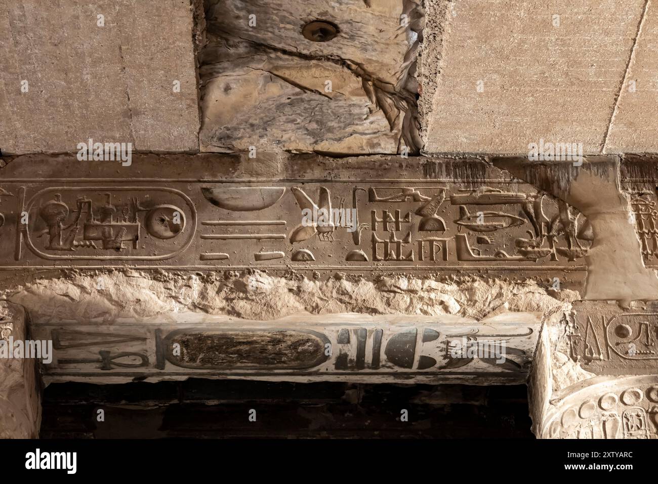 Egyptian hieroglyphs of helicopter hi-res stock photography and images ...