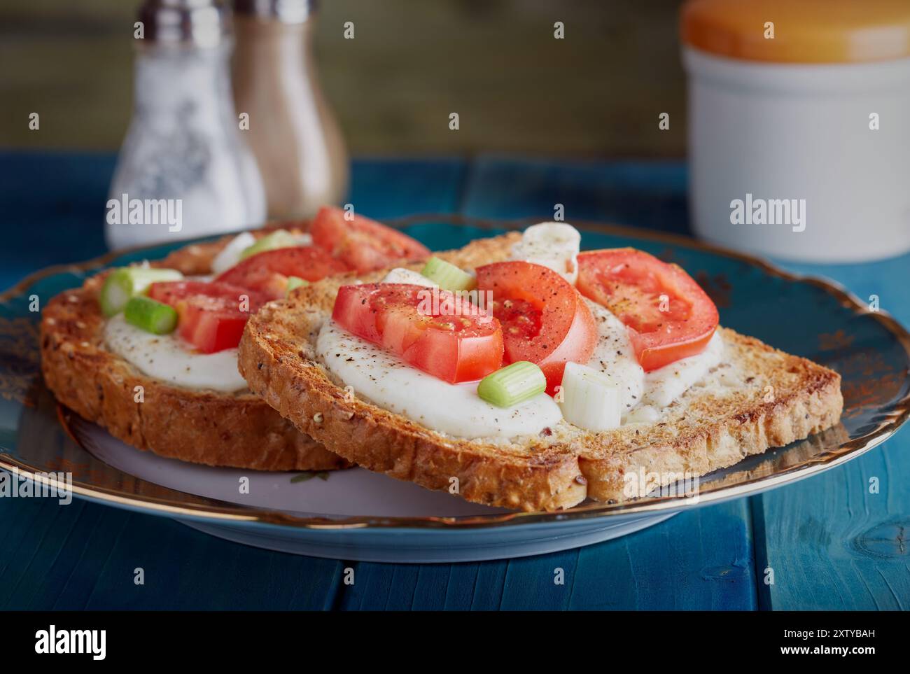 Cheese on toast with tomato and spring onion Stock Photo - Alamy