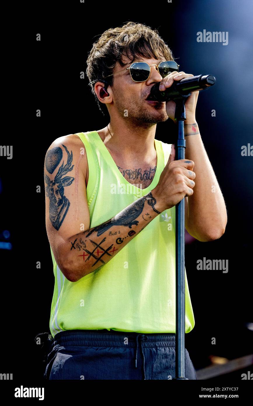 Louis tomlinson primo piano hi-res stock photography and images - Alamy
