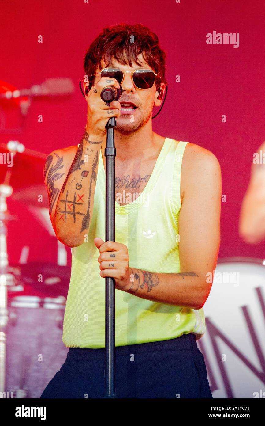 Louis tomlinson primo piano hi-res stock photography and images - Alamy