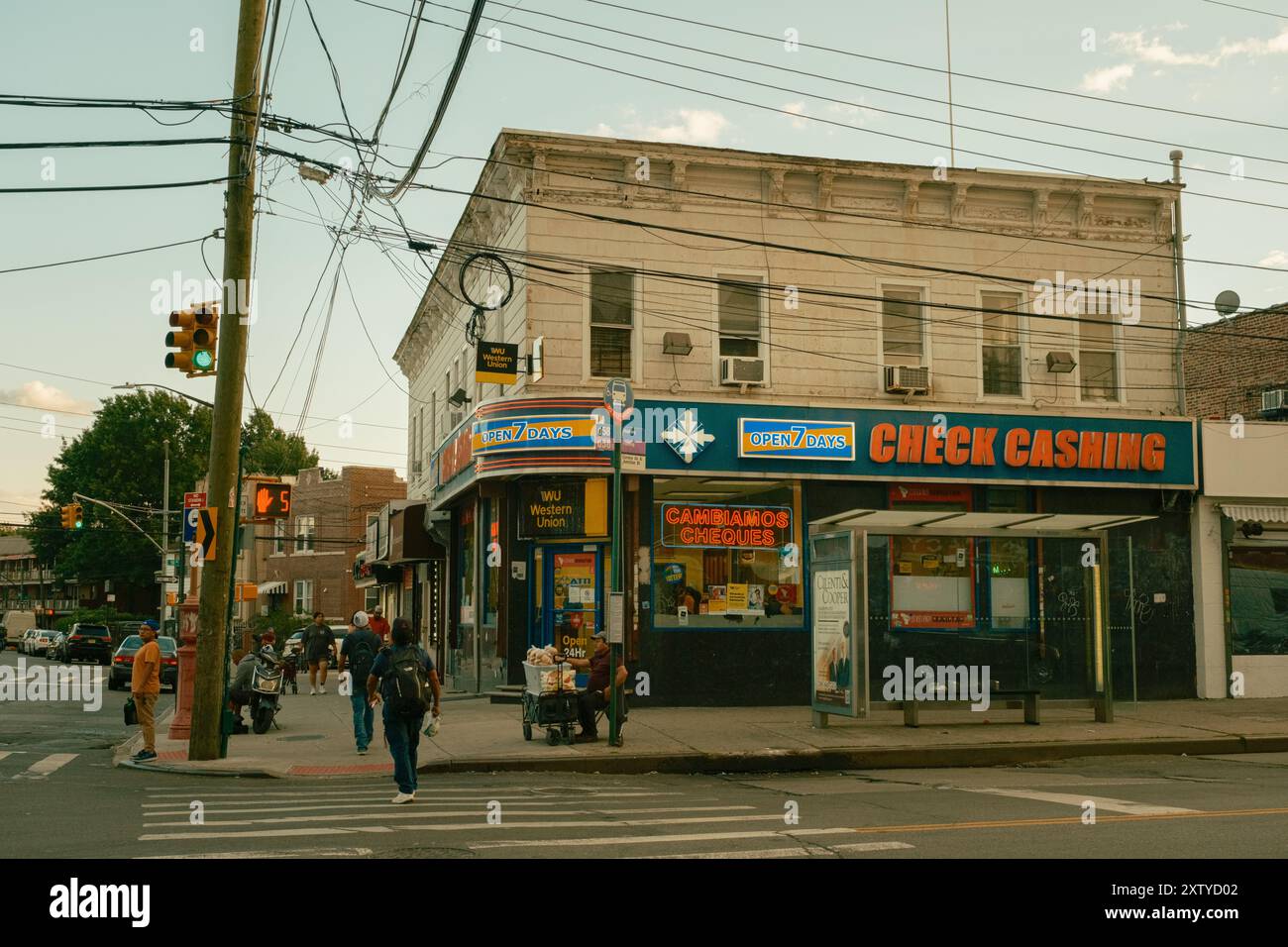 Check cashing store hi-res stock photography and images - Alamy