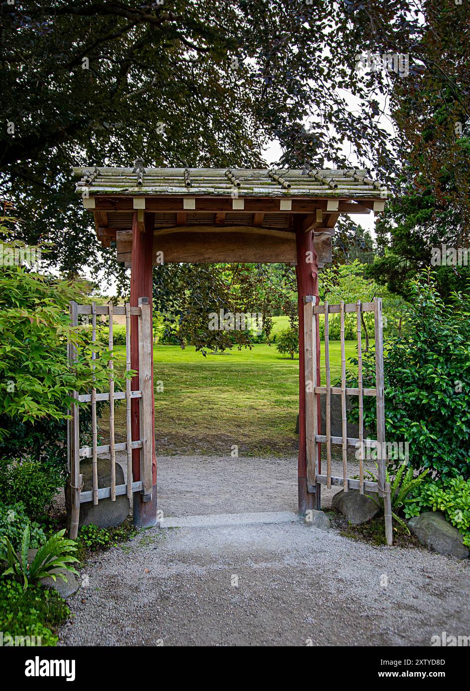 Landscape photography of wooden gate in park, Japanese style garden ...