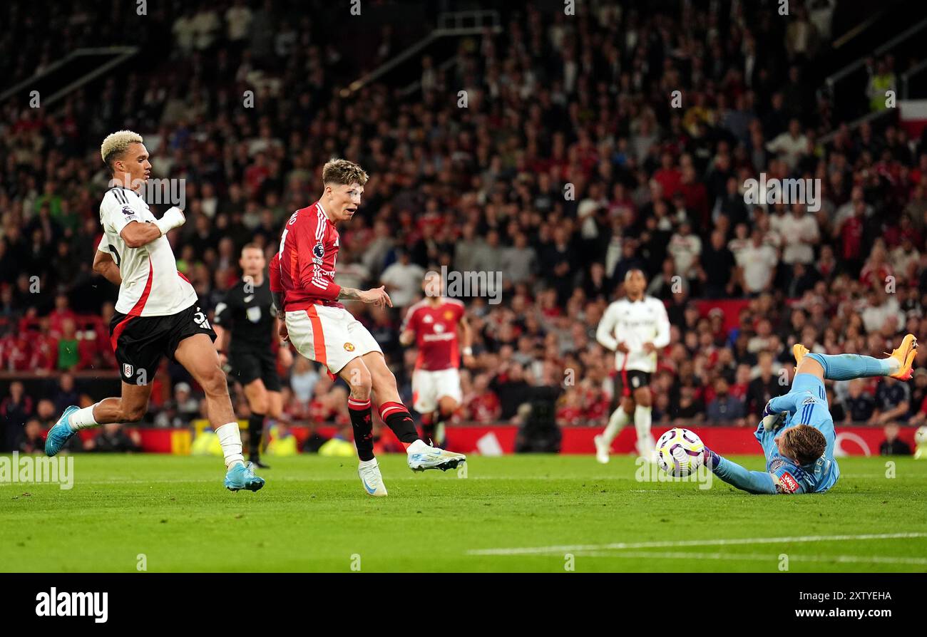 Manchester United's Alejandro Garnacho misses a chance from close range ...