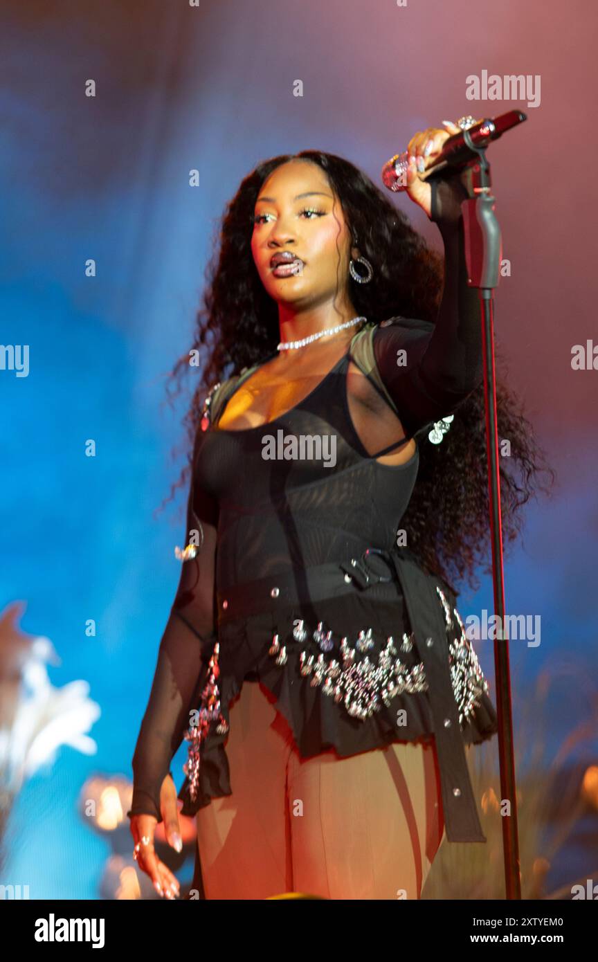 Tems singer hi-res stock photography and images - Alamy