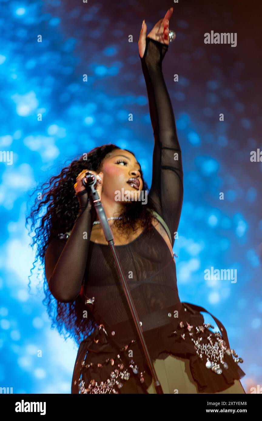 Tems stage hi-res stock photography and images - Alamy