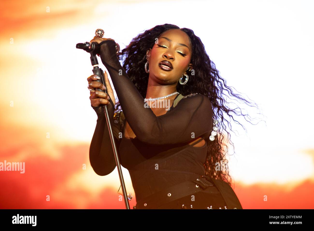 Tems singer hi-res stock photography and images - Alamy