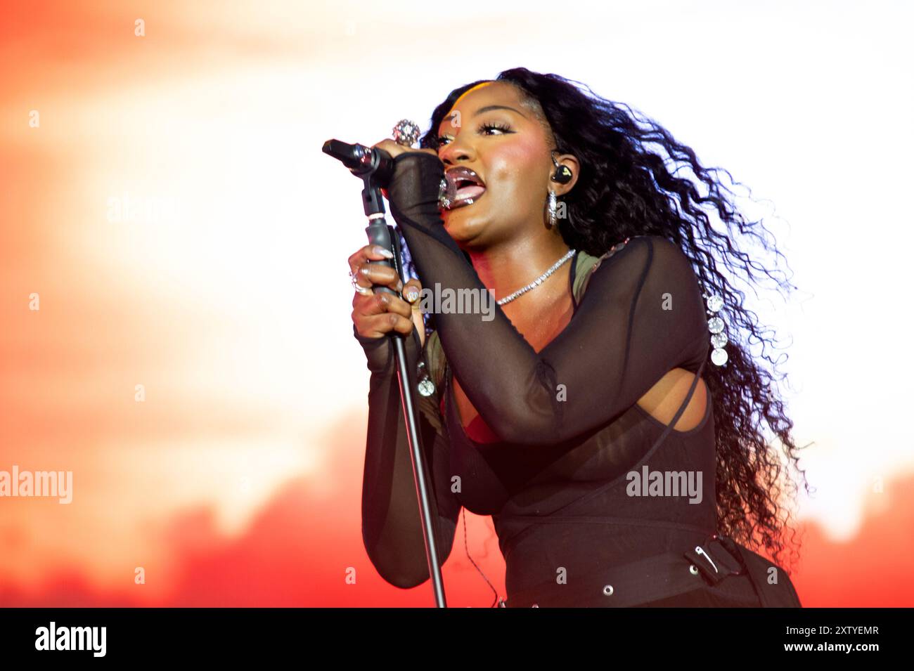 Tems singer hi-res stock photography and images - Alamy