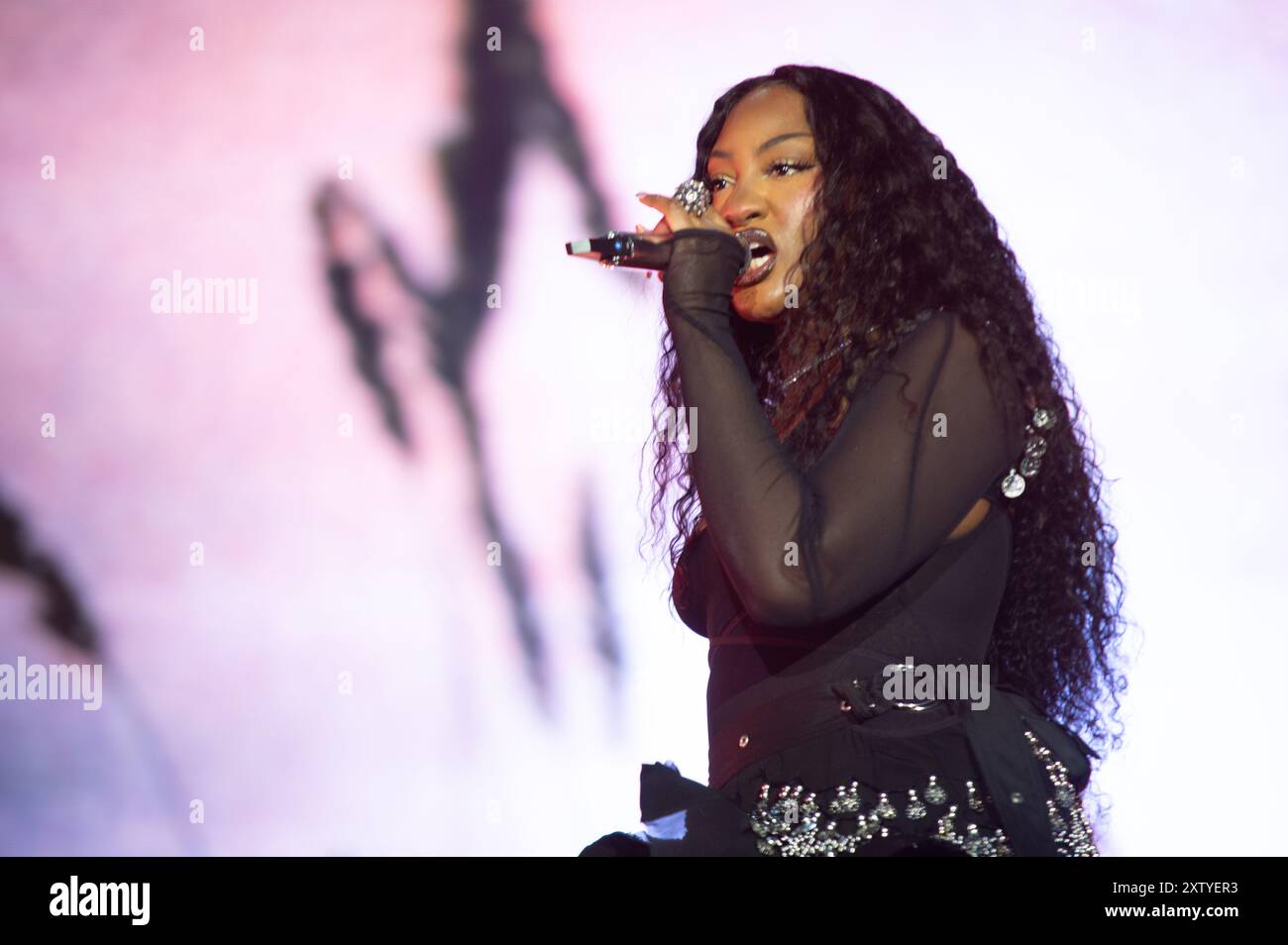 Tems singer hi-res stock photography and images - Alamy