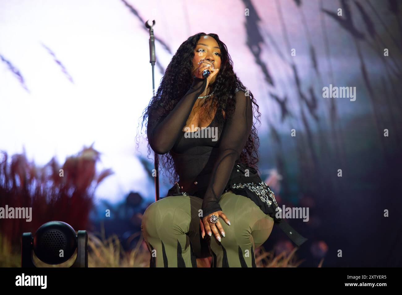 Tems concert hi-res stock photography and images - Alamy