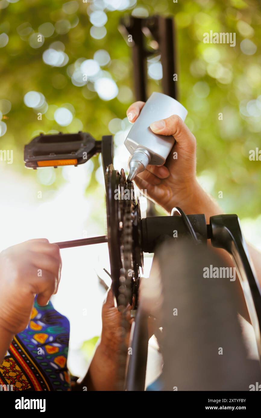Male hands fixing checking hi-res stock photography and images - Alamy