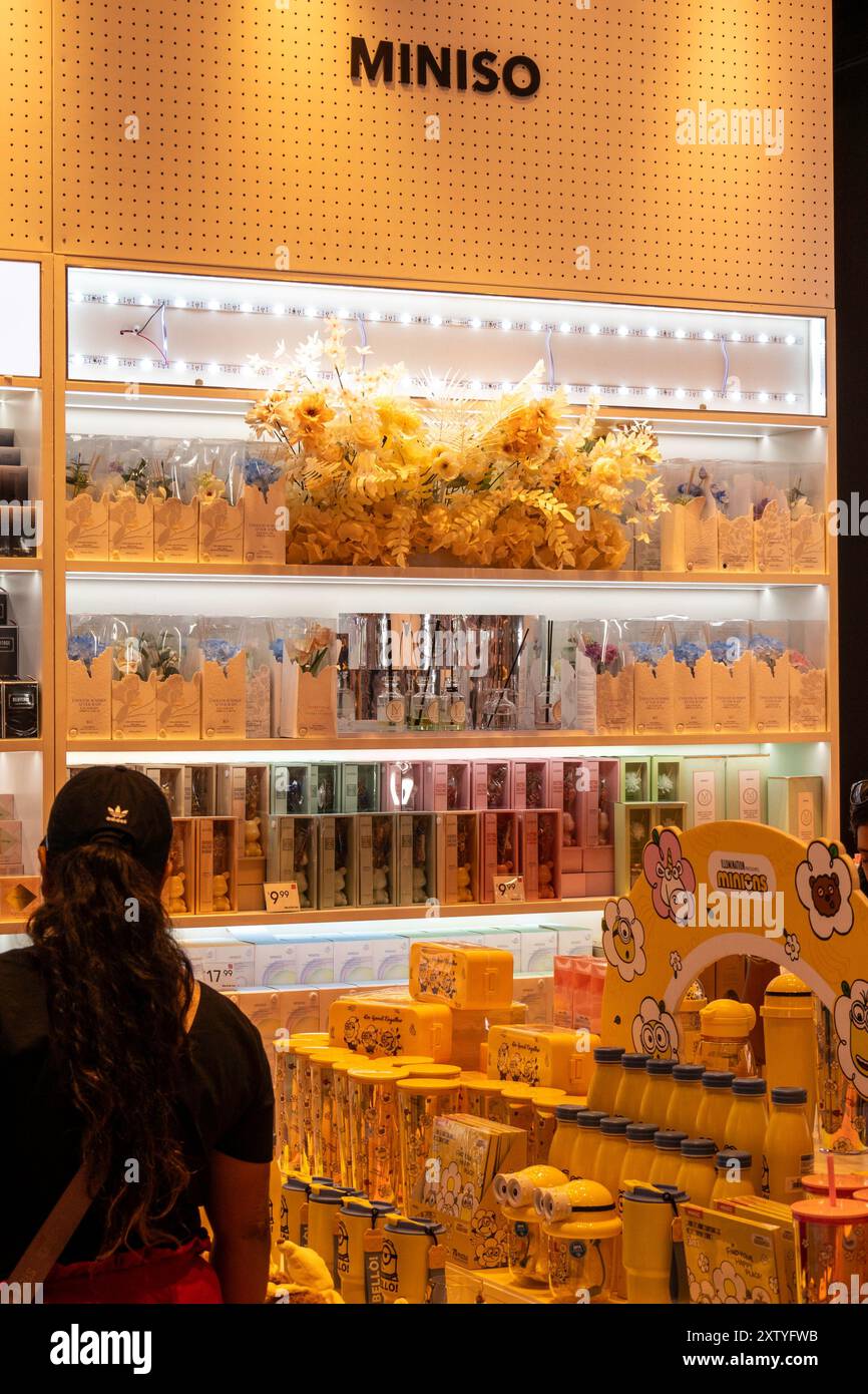 Miniso logo hi-res stock photography and images - Alamy