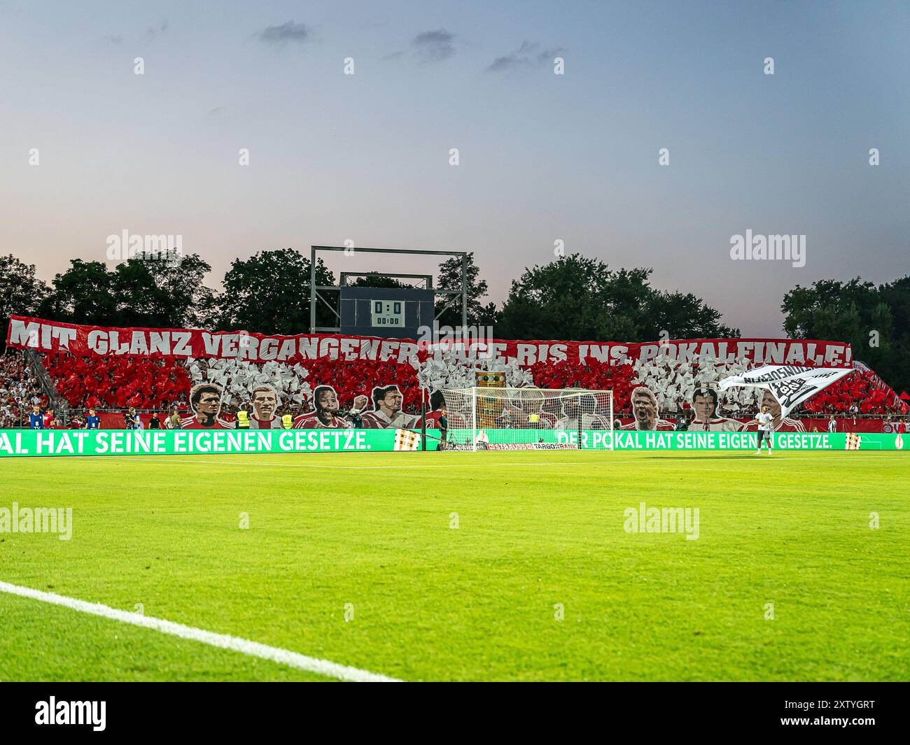 Die Choreo der Fans des FC Bayern Muenchen, GER, SSV Ulm 1846 vs. FC ...