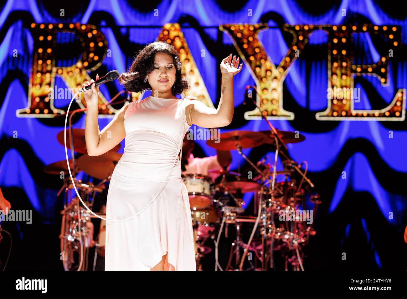 Raye singer hi-res stock photography and images - Alamy