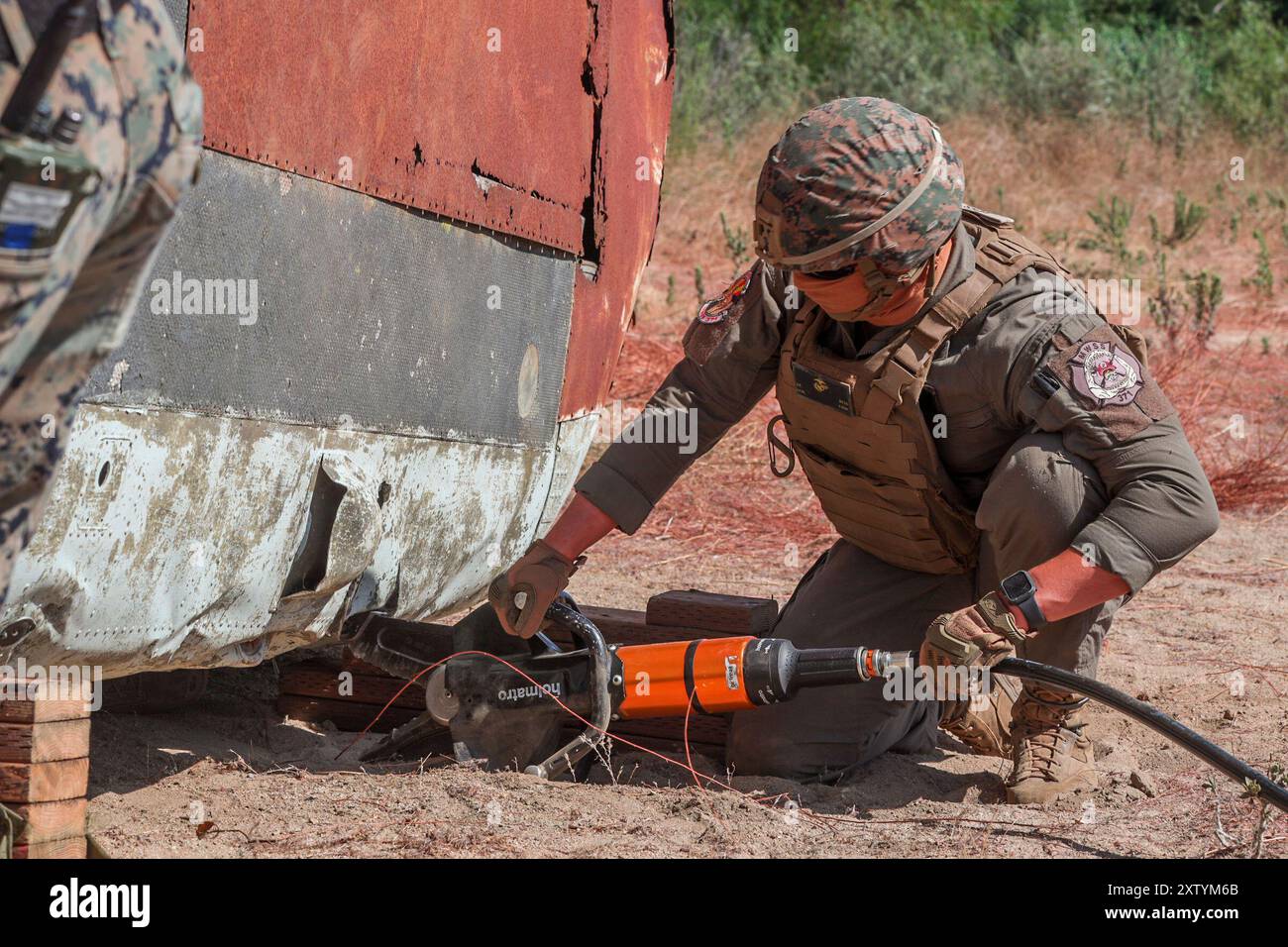 Personnel lift technician hi-res stock photography and images - Alamy