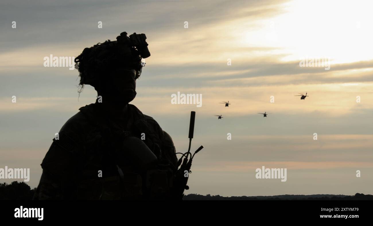 A Soldier assigned to the 101st Airborne Division (Air Assault) waits ...