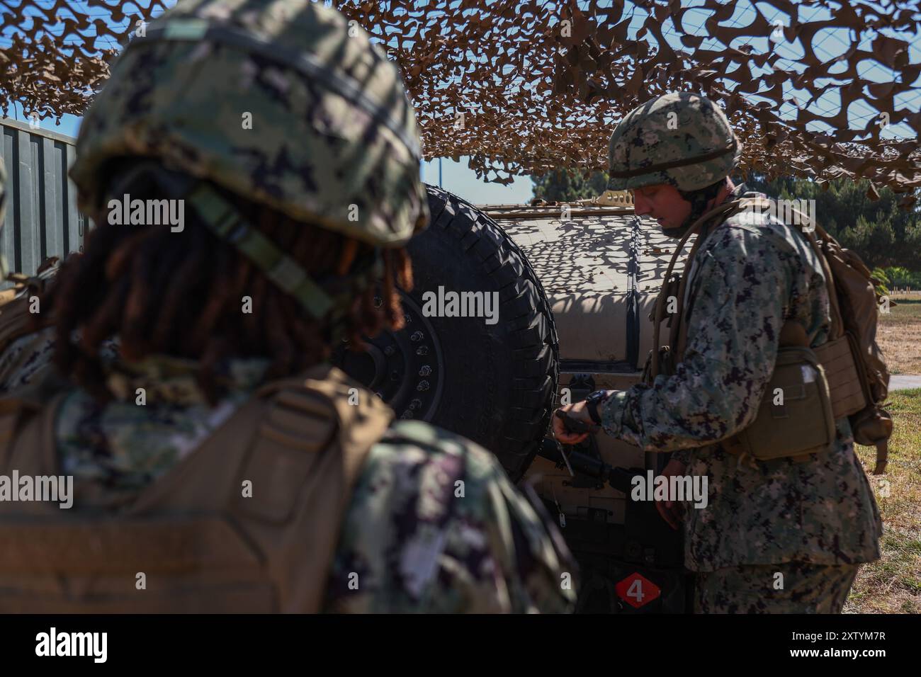 Humvee class hi-res stock photography and images - Alamy