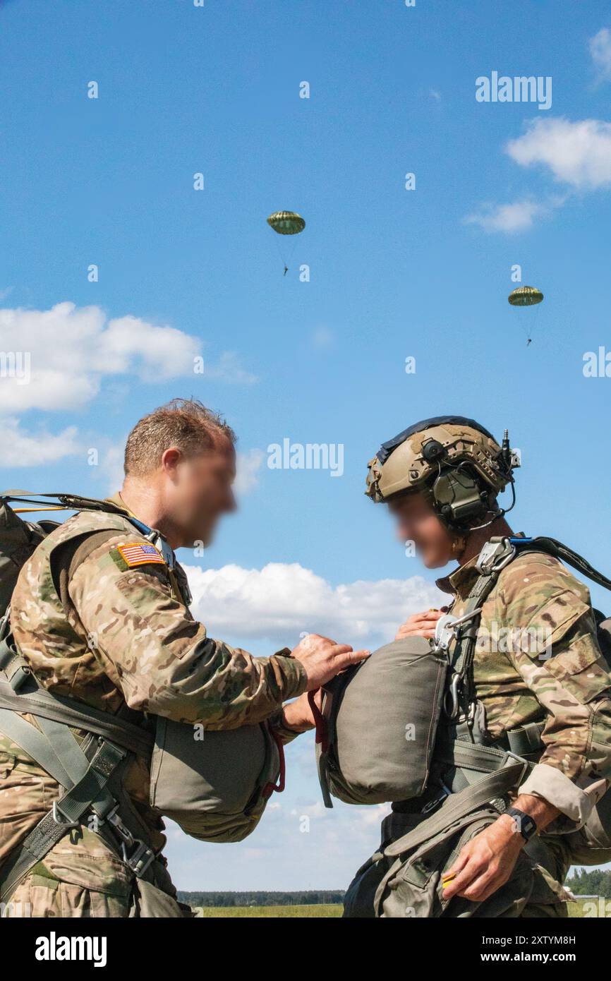 Special operators assigned to Company B, 2nd Battalion, 19th Special ...