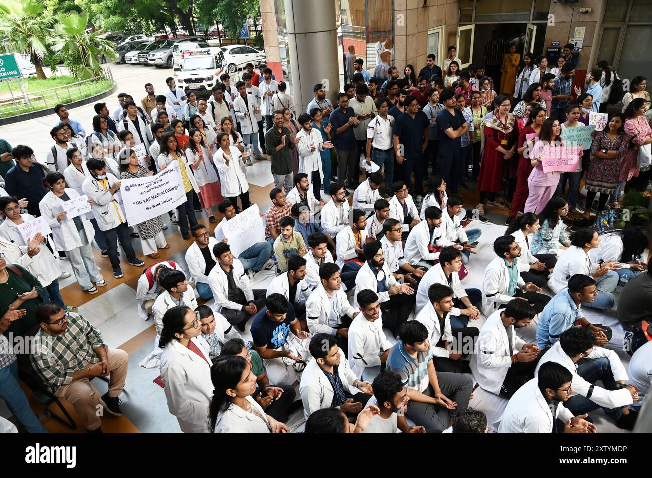 NEW DELHI, INDIA - AUGUST 16: RML doctors stage a protest in front of ...