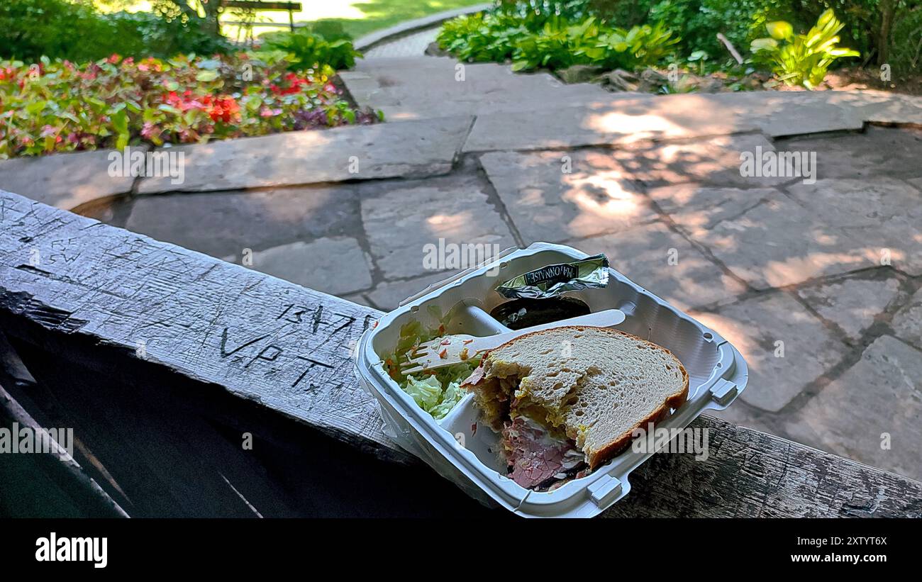 Lunch city summer park hi-res stock photography and images - Alamy