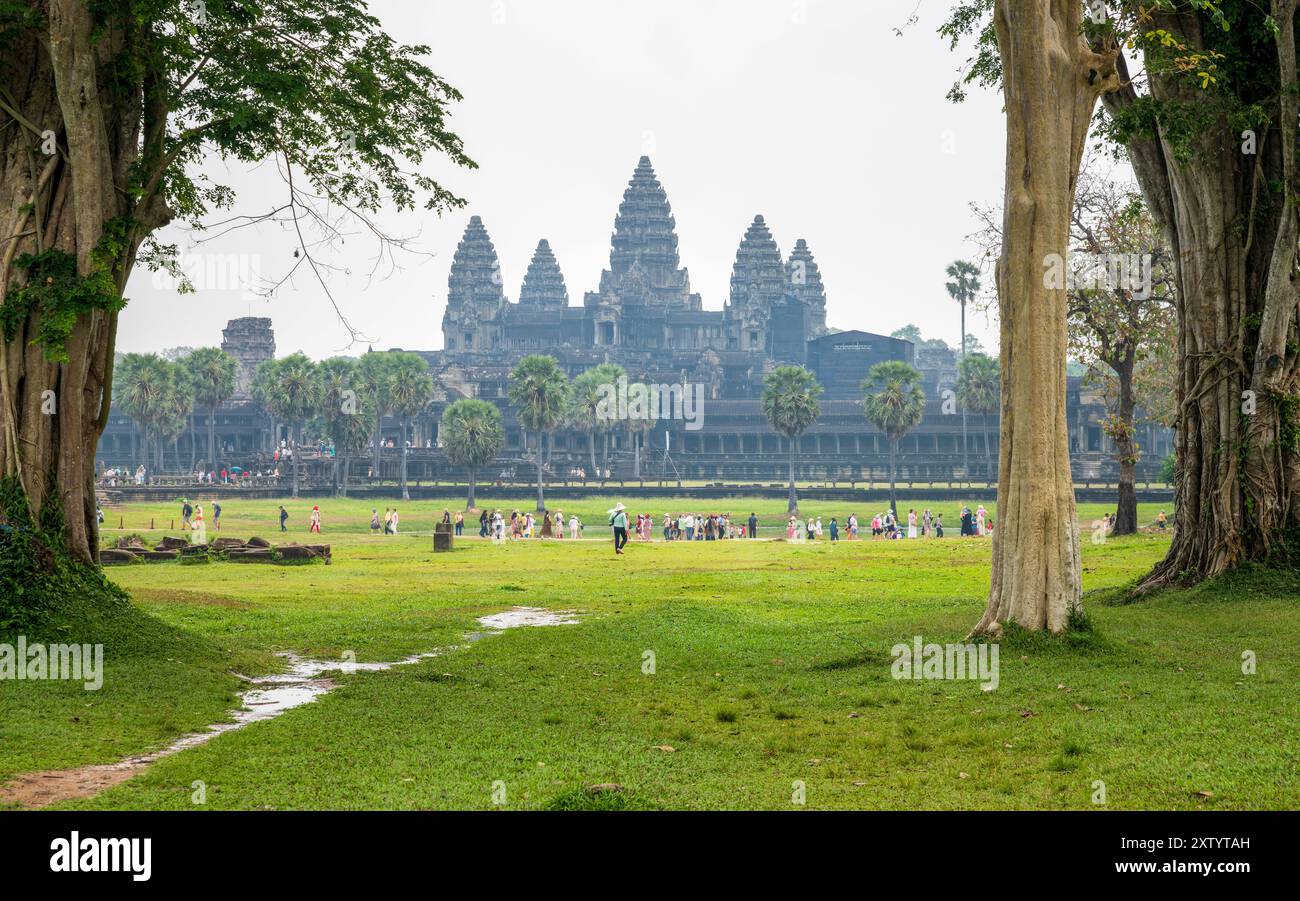 Quincunx of towers at angkor wat temple complex hi-res stock ...