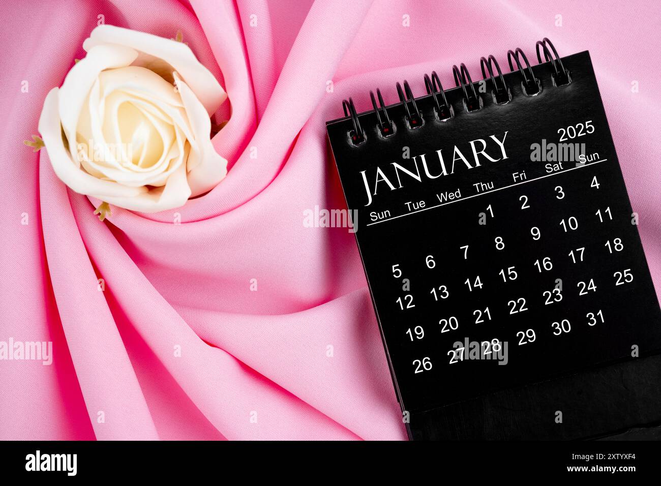 Vertical pink calendar 2025 hi-res stock photography and images - Alamy