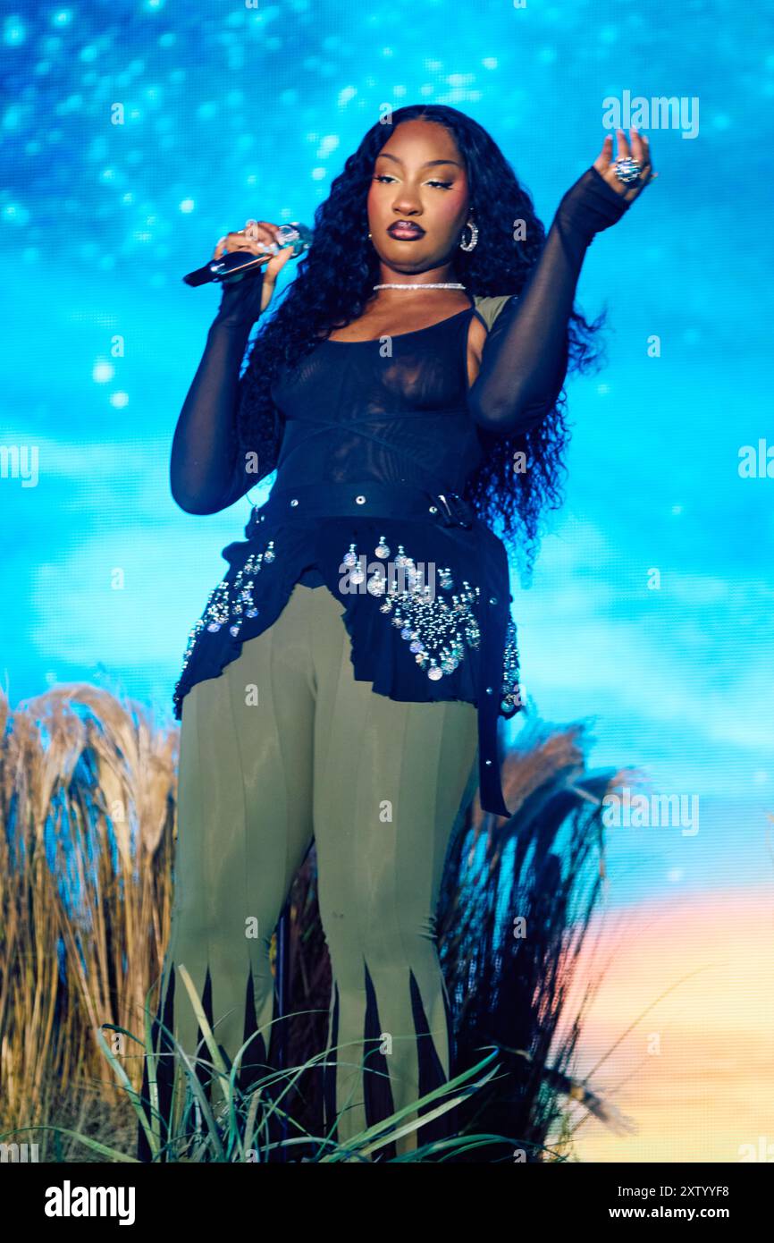 Tems singer hi-res stock photography and images - Alamy