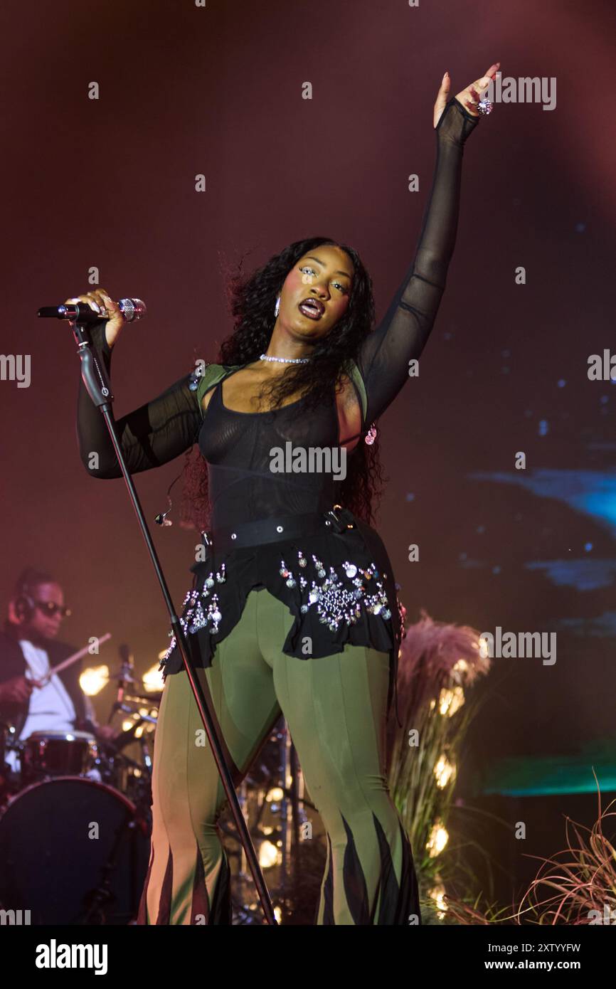 Tems singer hi-res stock photography and images - Alamy