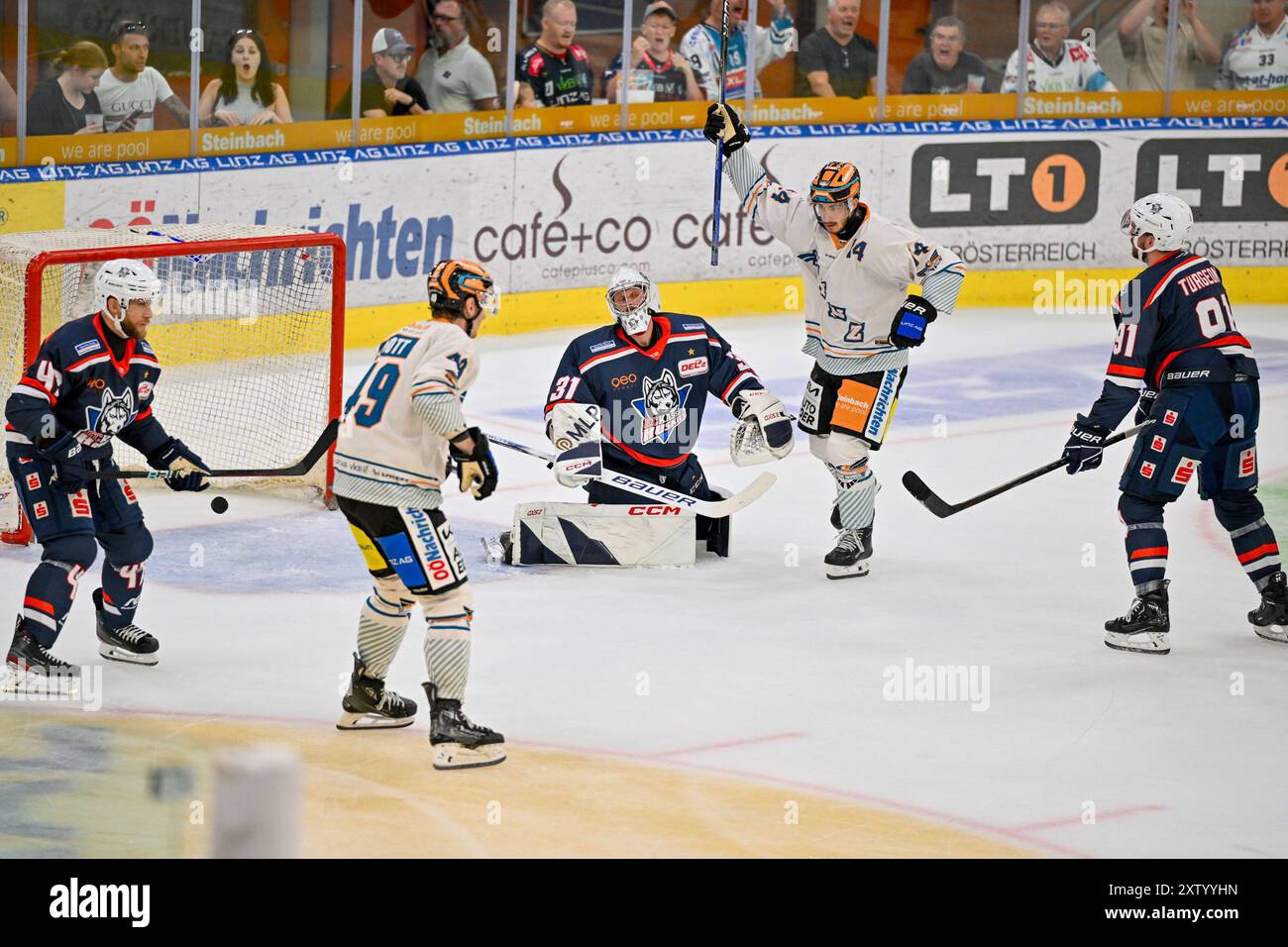 Graham brandon black hi-res stock photography and images - Alamy