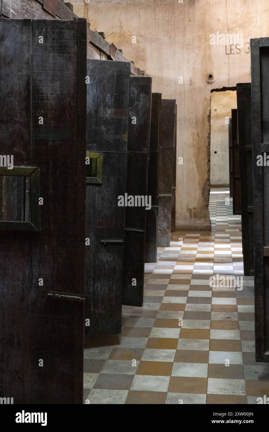 S 21 prison cells hi-res stock photography and images - Alamy