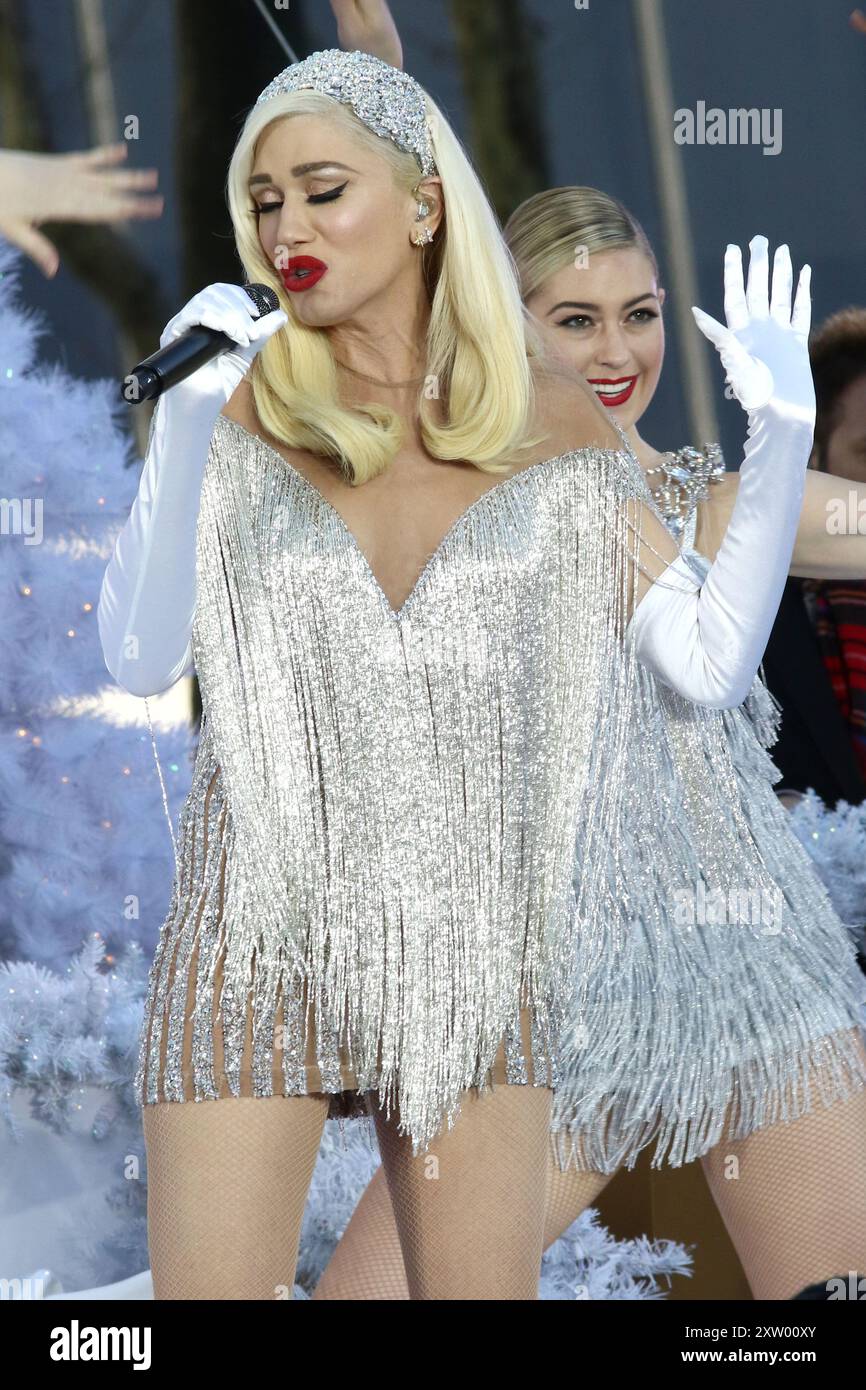 Gwen Stefani performs in Bryant Park in New York City Stock Photo - Alamy