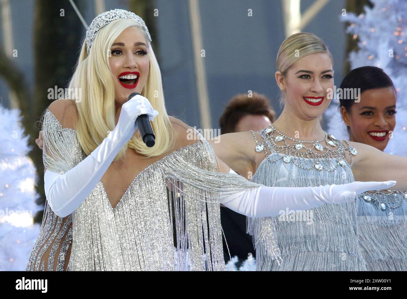 Gwen Stefani performs in Bryant Park in New York City Stock Photo - Alamy
