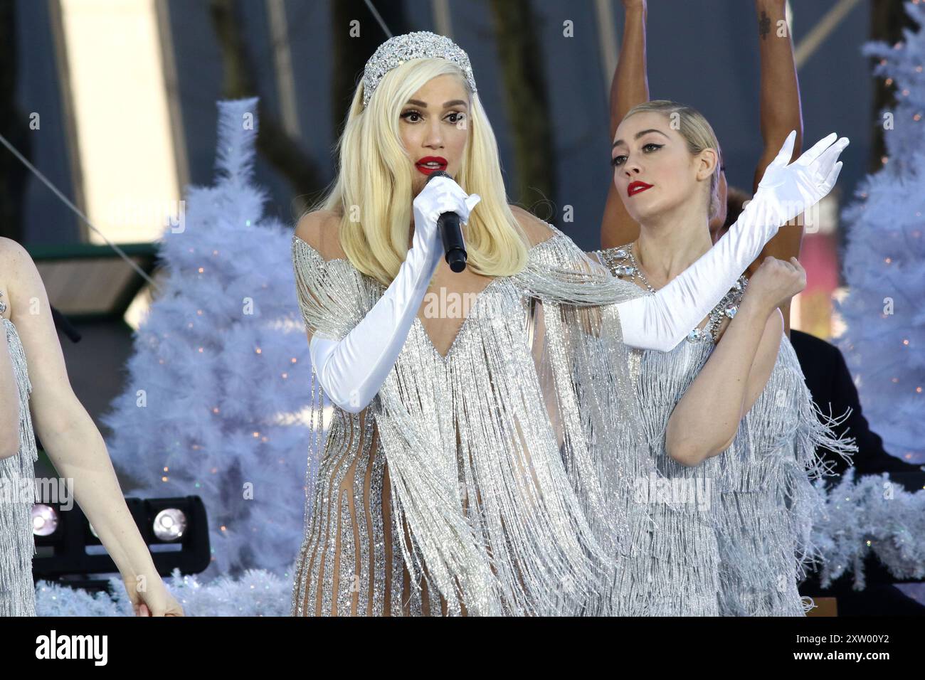 Gwen Stefani performs in Bryant Park in New York City Stock Photo - Alamy