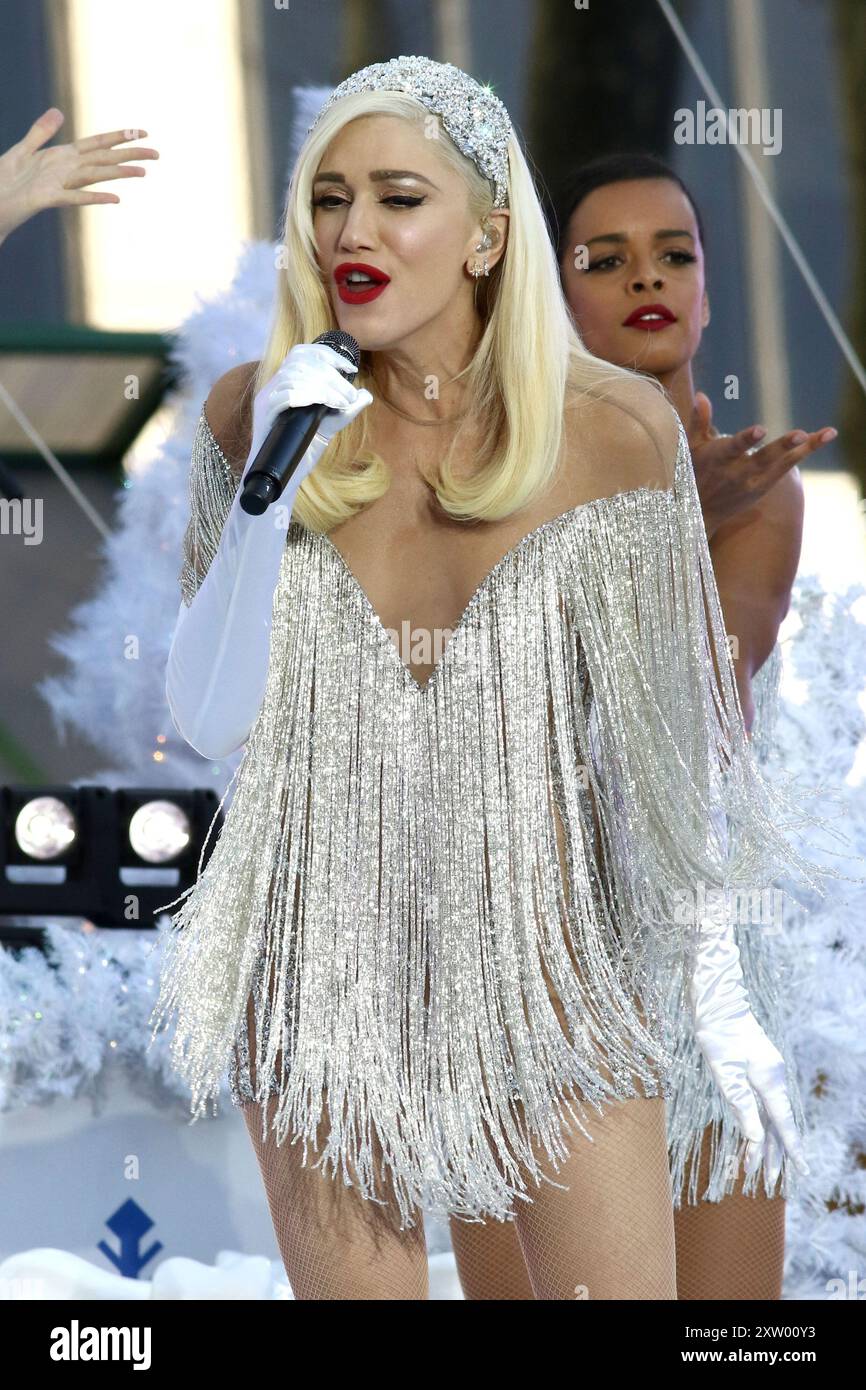 Gwen Stefani performs in Bryant Park in New York City Stock Photo - Alamy