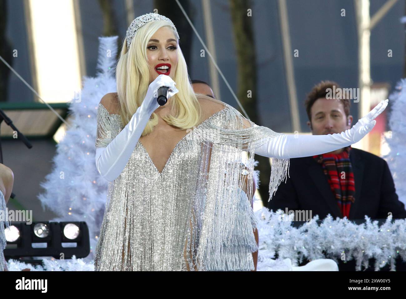 Gwen Stefani performs in Bryant Park in New York City Stock Photo - Alamy