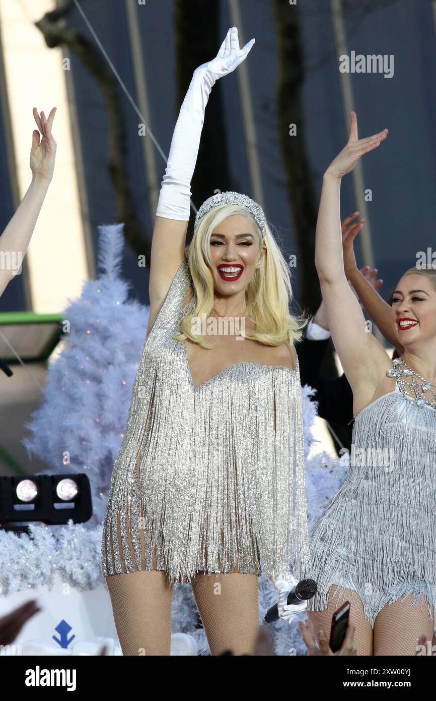 Gwen Stefani performs in Bryant Park in New York City Stock Photo - Alamy
