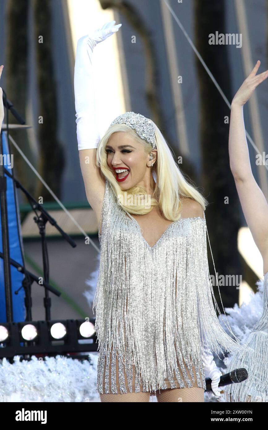 Gwen Stefani performs in Bryant Park in New York City Stock Photo - Alamy