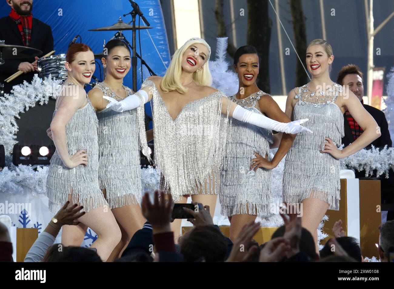 Gwen Stefani performs in Bryant Park in New York City Stock Photo - Alamy