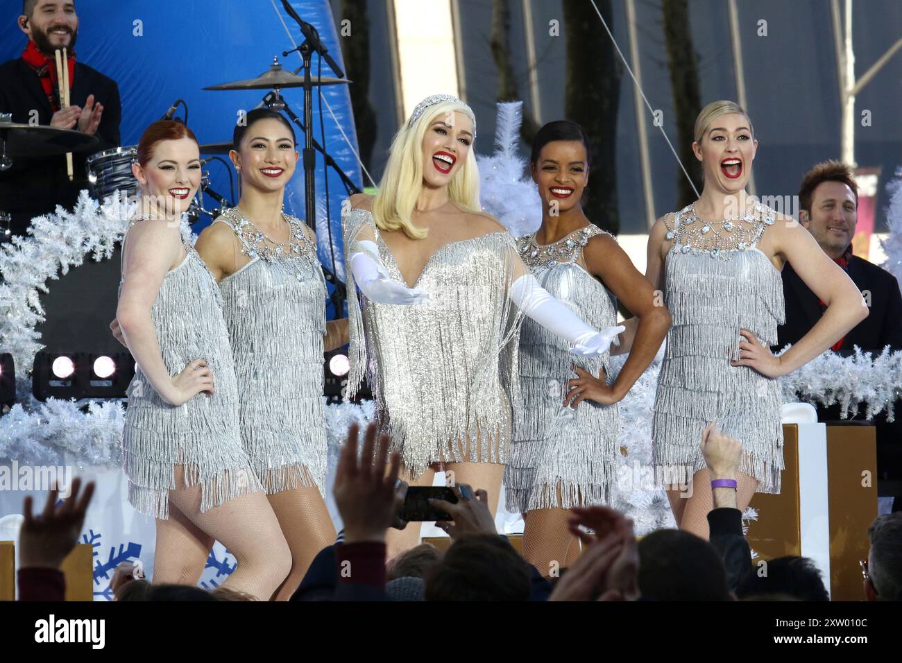 Gwen Stefani performs in Bryant Park in New York City Stock Photo - Alamy