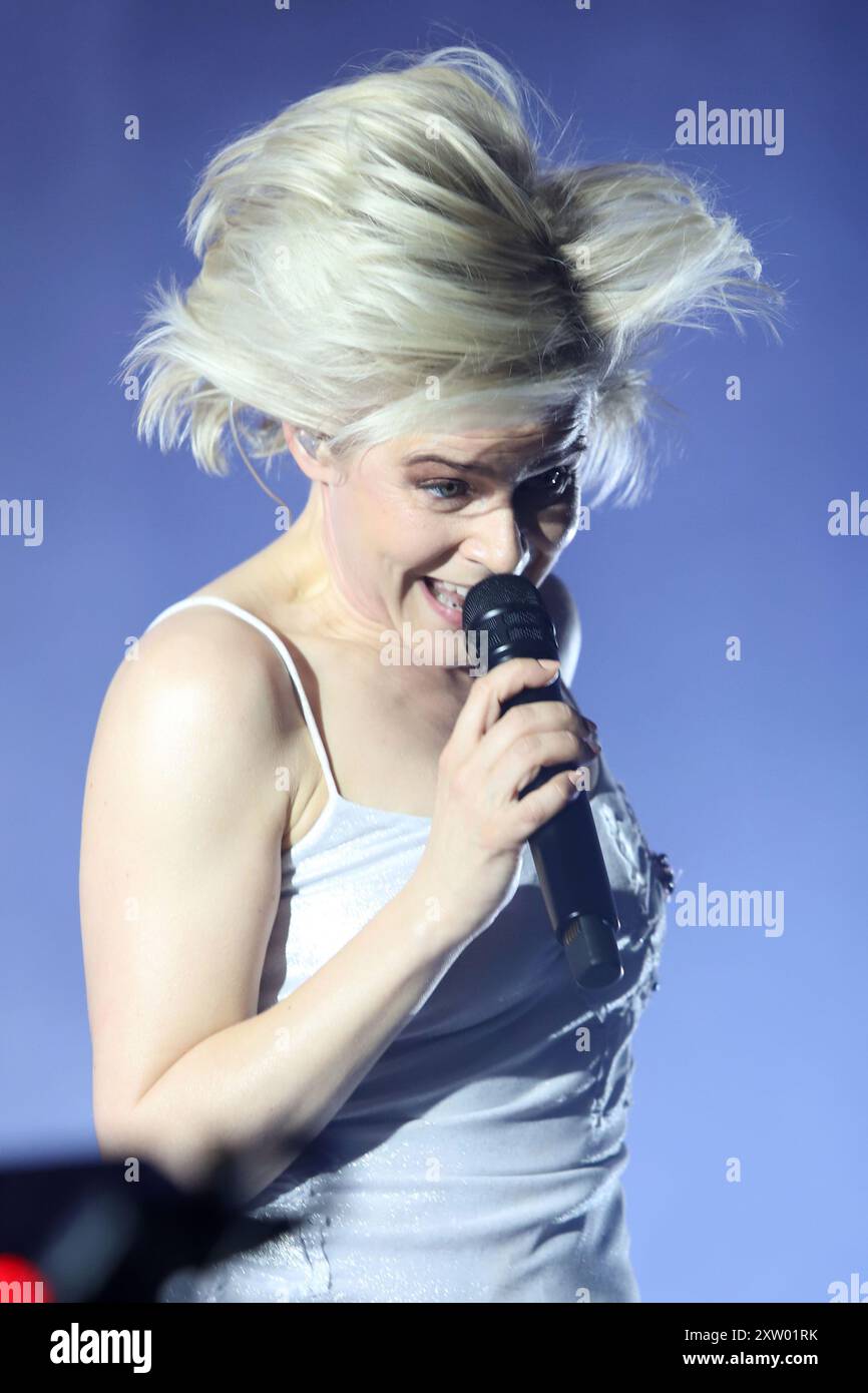 Singer Robyn performs in concert at Madison Square Garden in New York ...
